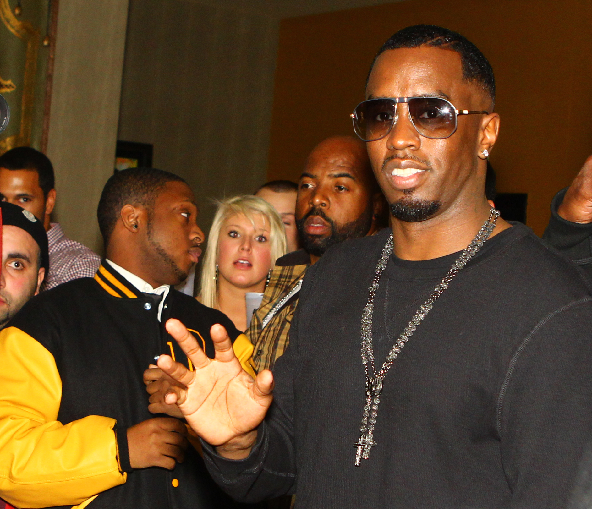 Ex asistente de Diddy revela que le ordenaron tener sexo con una mujer ...