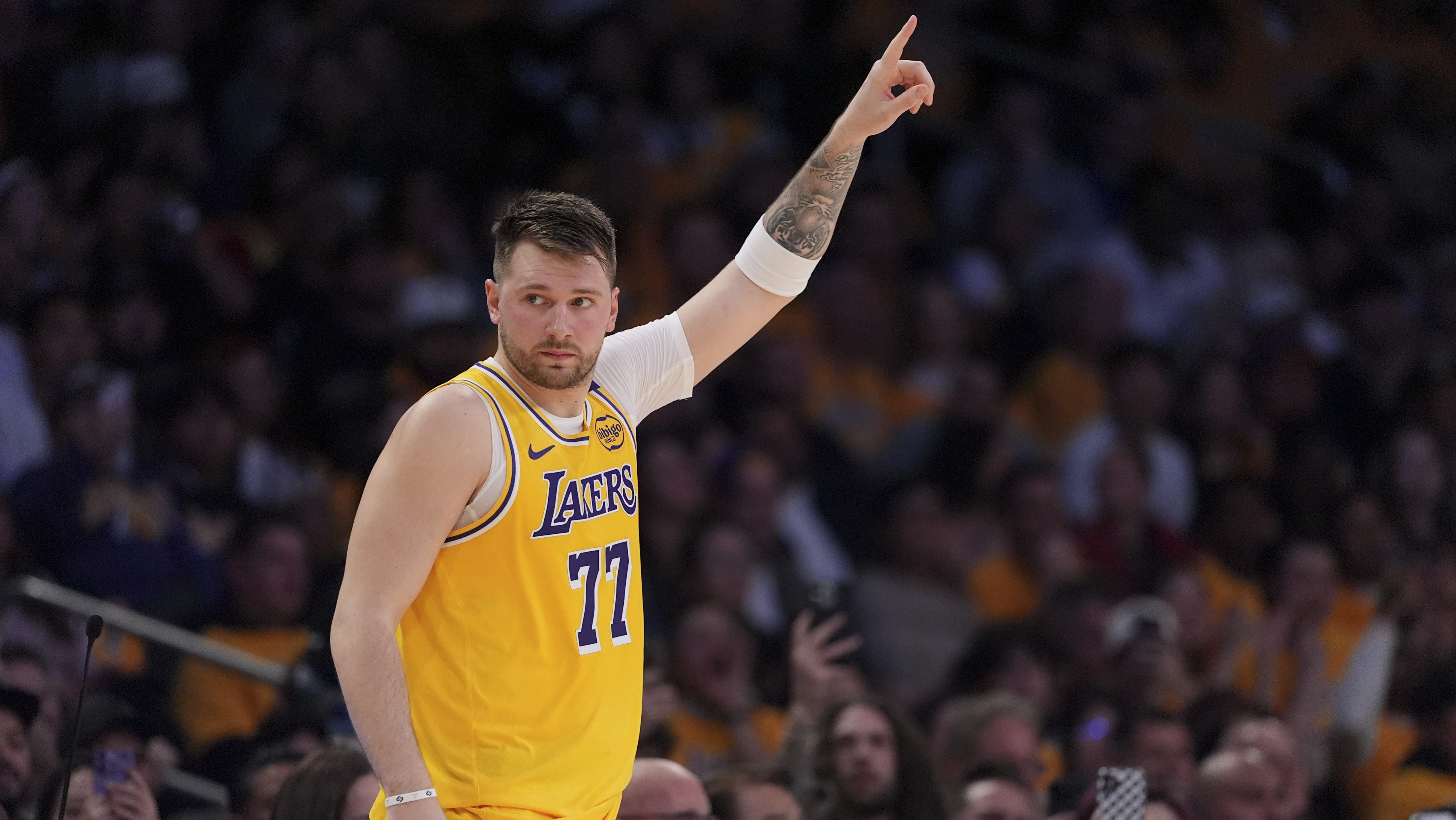 Más de 2 millones de personas vieron el debut de Luka Doncic con Los Ángeles Lakers - El Diario NY