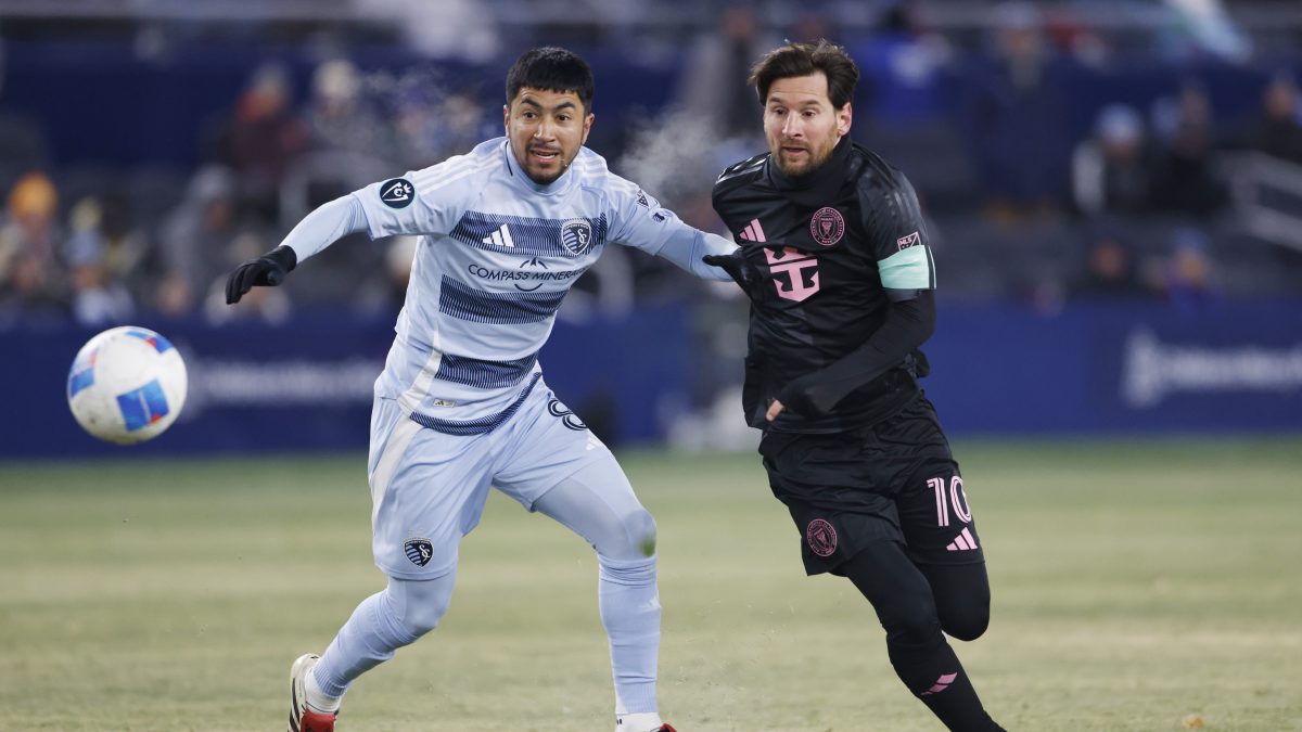 Sancionaron a árbitro que pidió autógrafo a Lionel Messi - El Diario NY