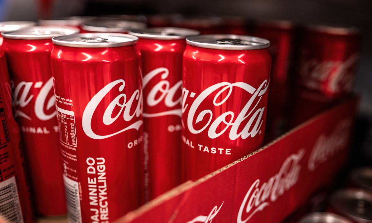 Coca-Cola retira 10 mil latas por plástico en EE.UU. - El Diario NY