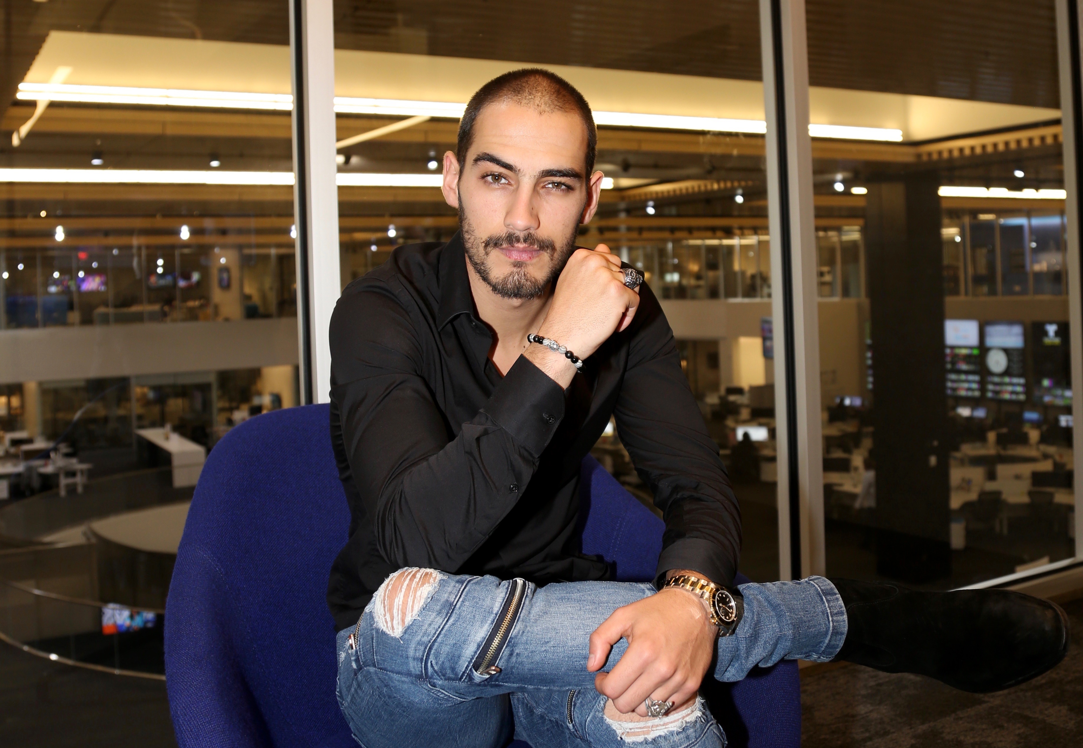 Acusan a Michel Duval, hijo de Consuelo Duval, de robar chamarra de 90 ...