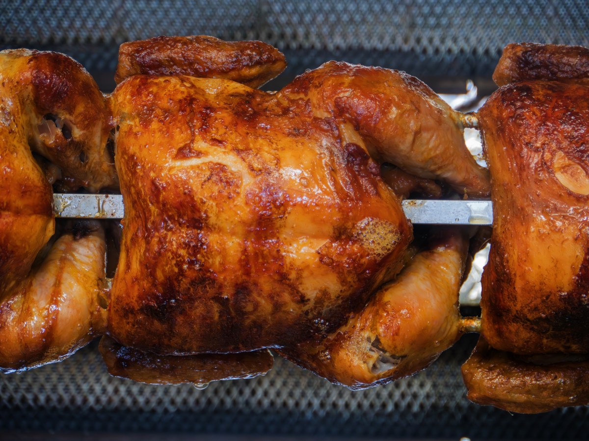 Razón detrás del precio de los pollos rostizados en supermercados - El ...