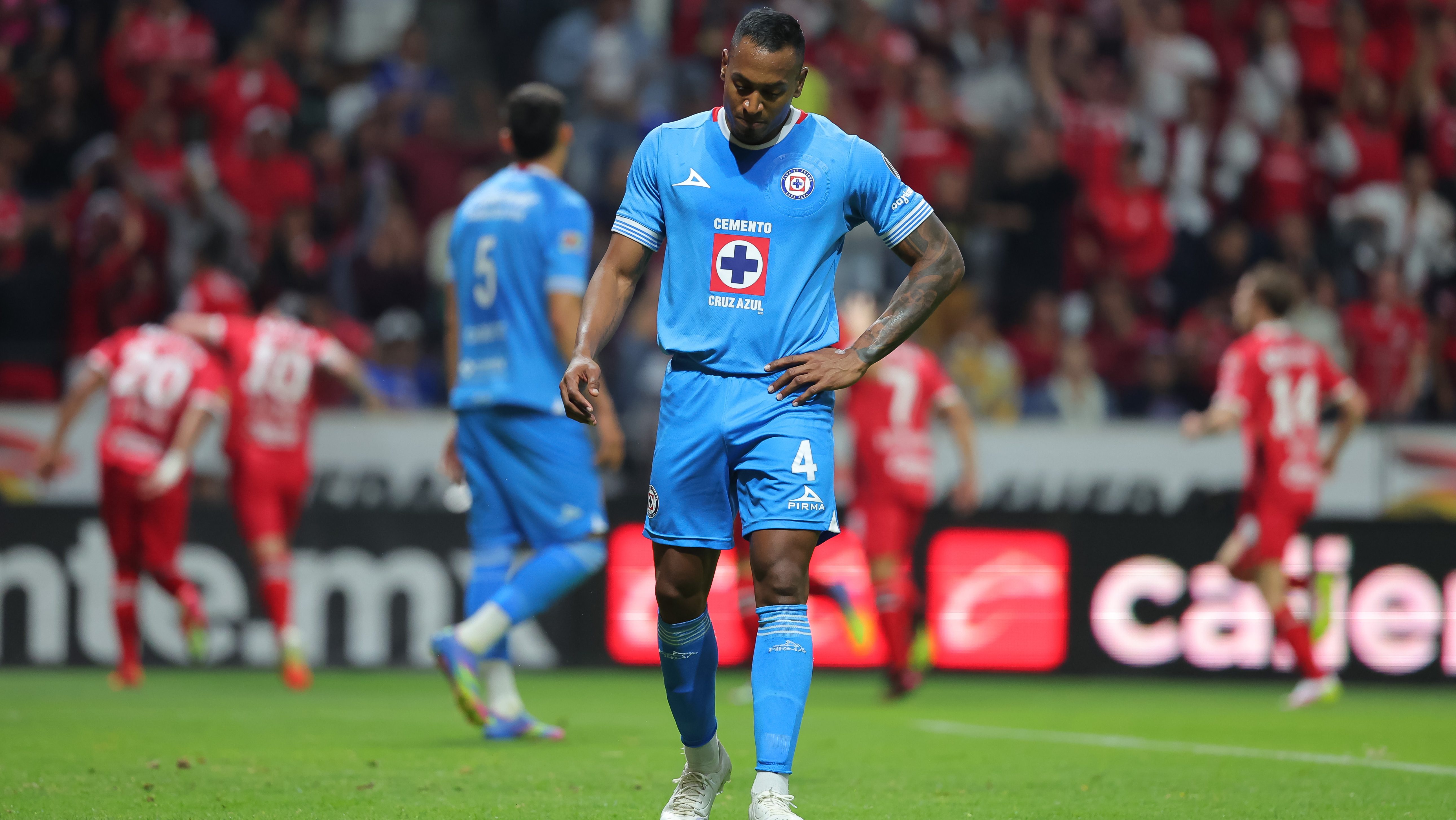 Defensor colombiano de Cruz Azul Willer Ditta involucrado en accidente ...