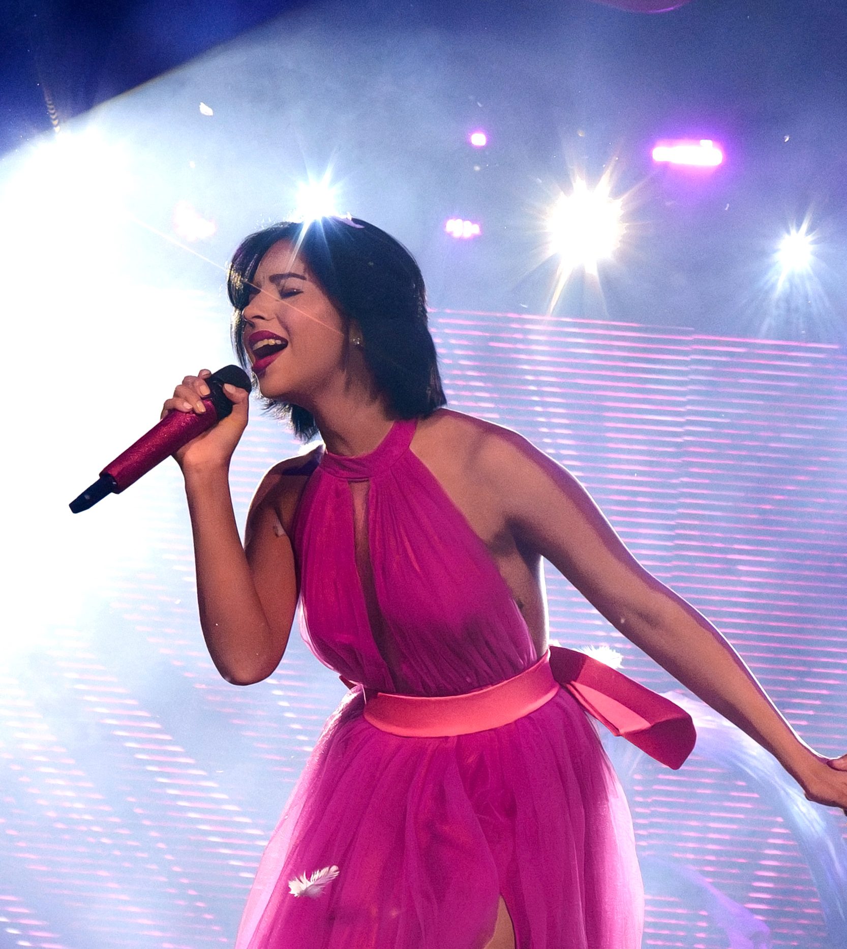Ángela Aguilar estrena canción “Nadie se va como llegó” - El Diario NY
