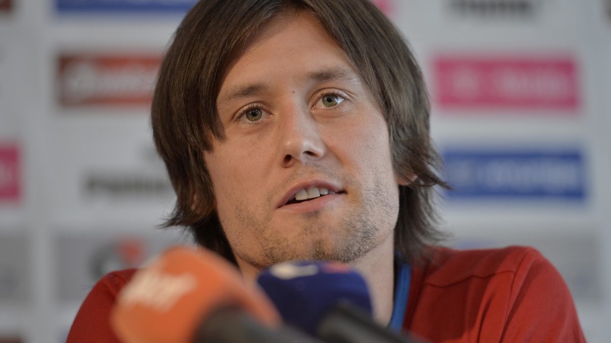Legendario mediocampista del Arsenal, Tomás Rosicky, estuvo ...