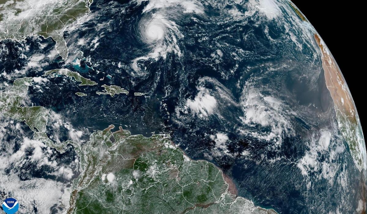 El huracán Gabrielle alcanza la categoría 4 y genera alertas en el ...