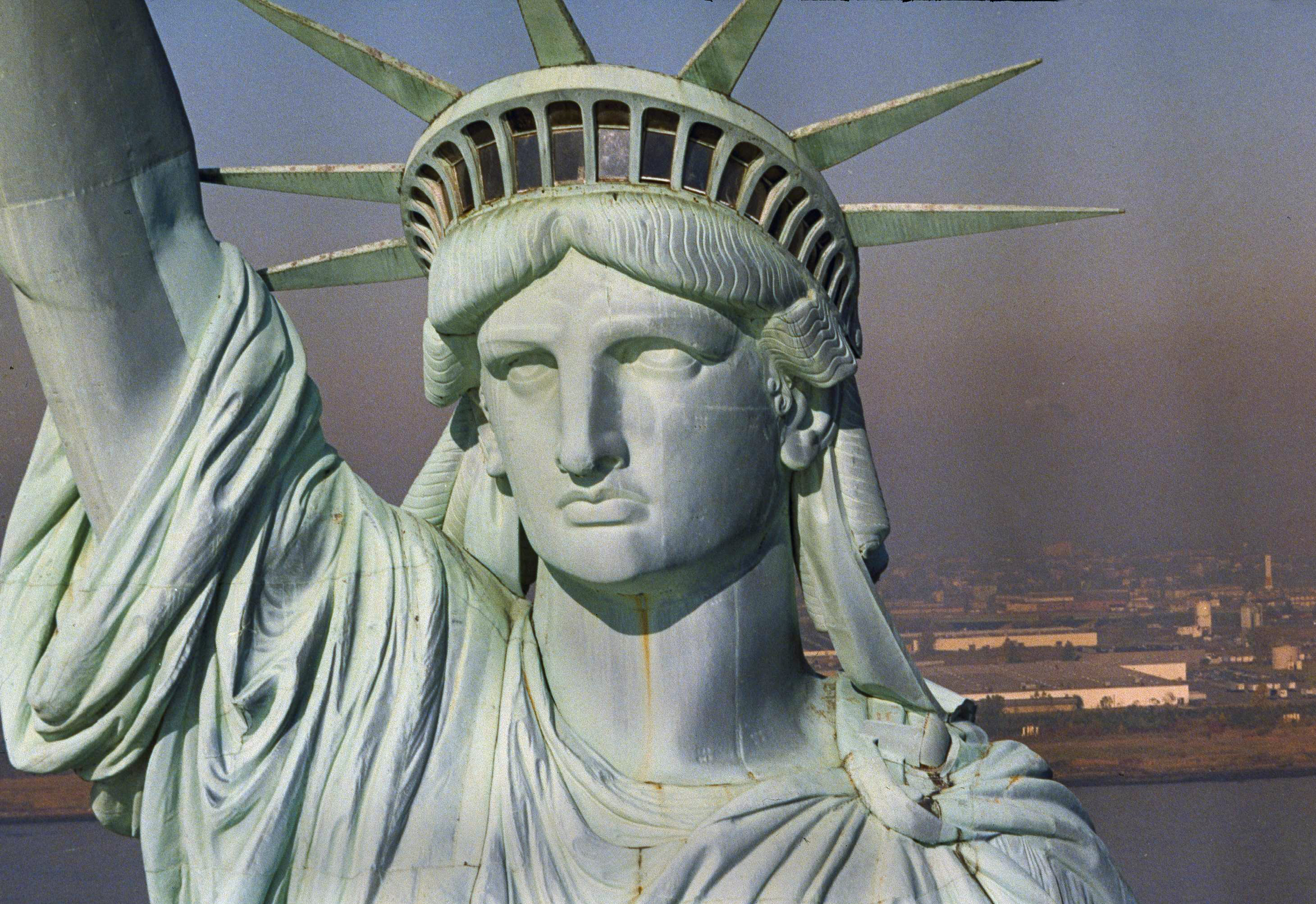 La Estatua de la Libertad cumple 139 años como símbolo eterno de ...