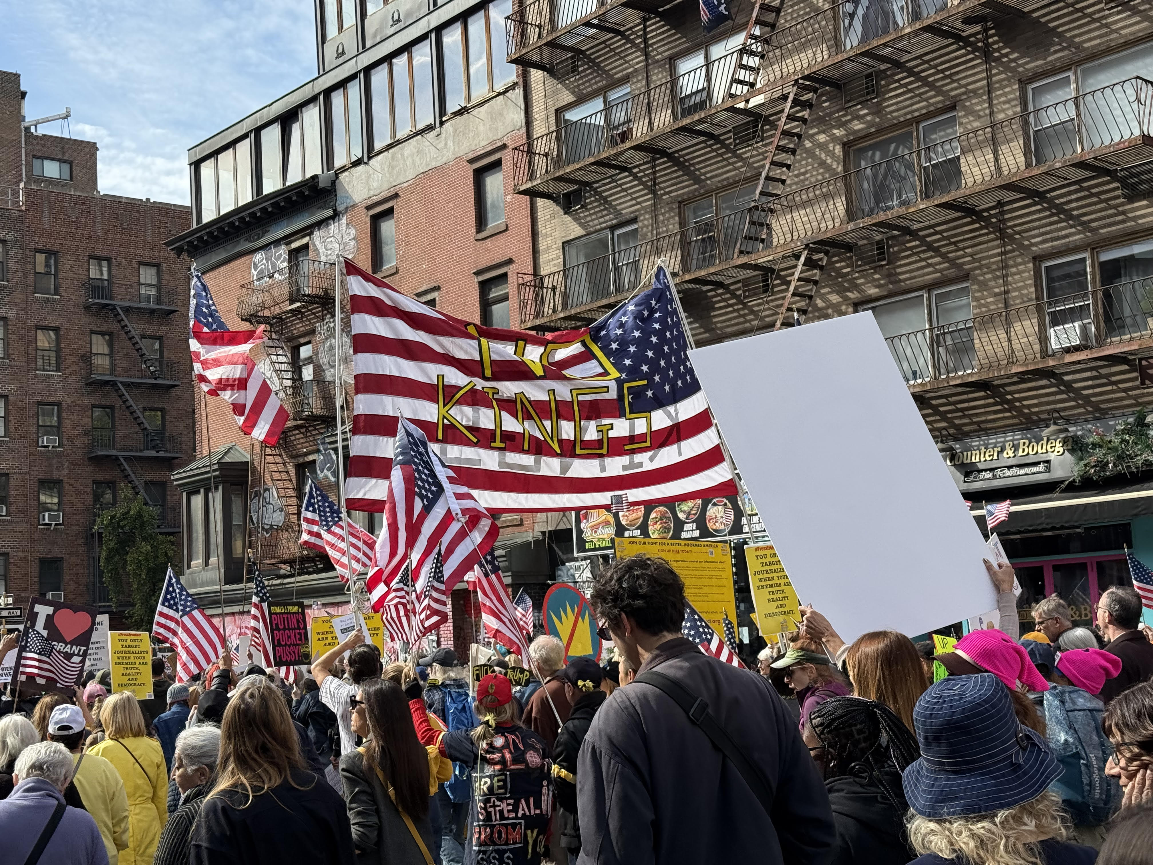 Miles en Nueva York salen a las calles contra Trump en protesta 'No ...