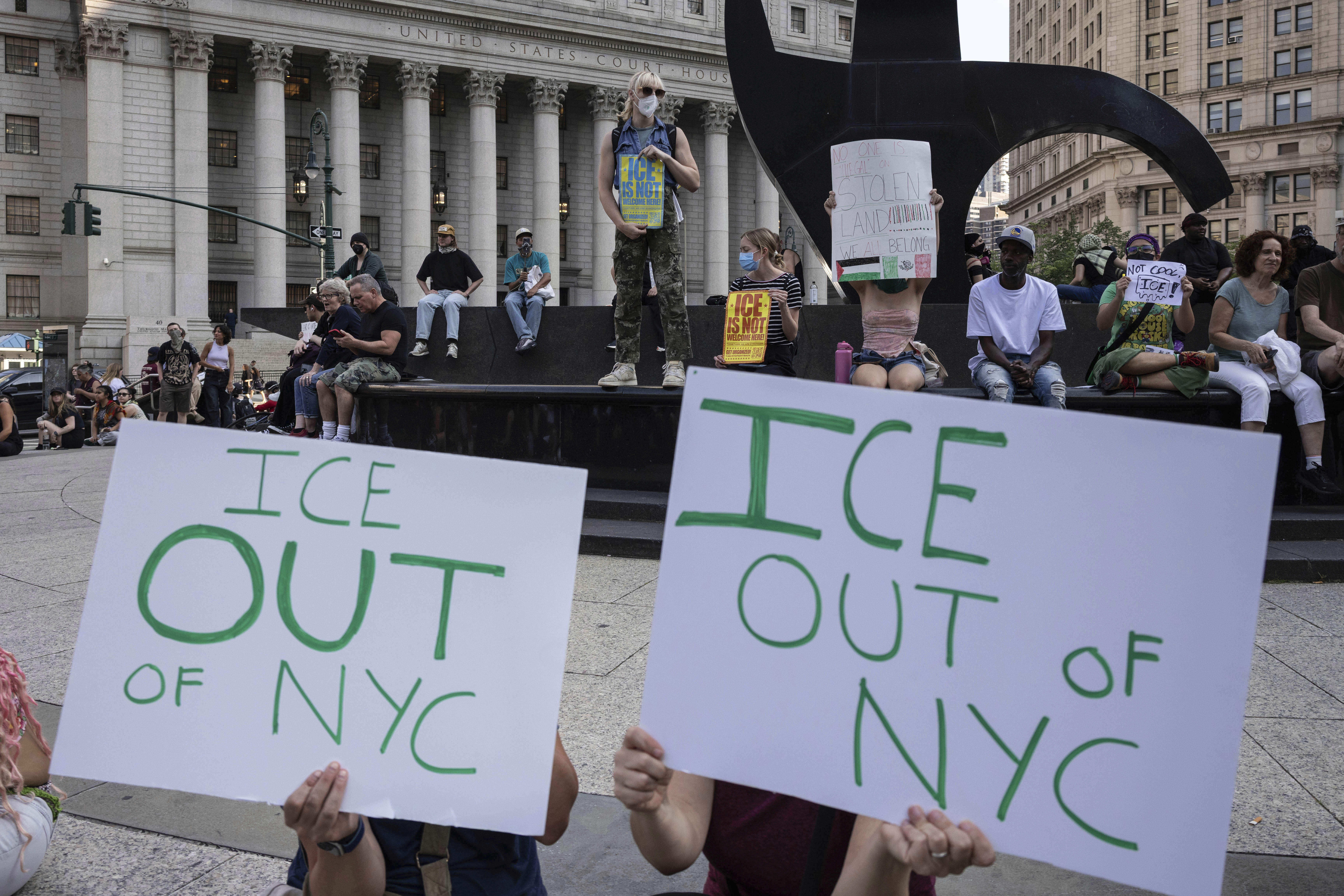Exigieron en NY liberar a inmigrante arrestado por ICE durante cita ...