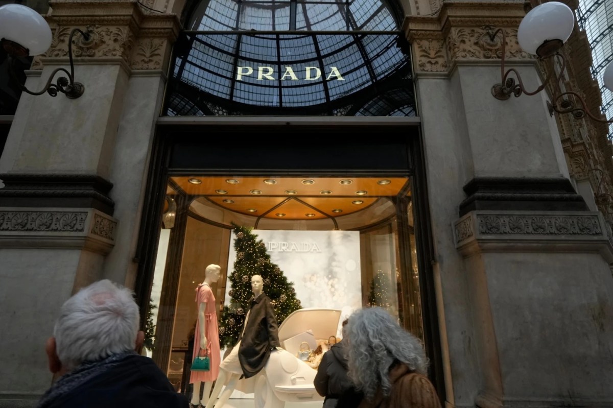 Prada concreta la compra de Versace: ¿una nueva era para la moda de ...