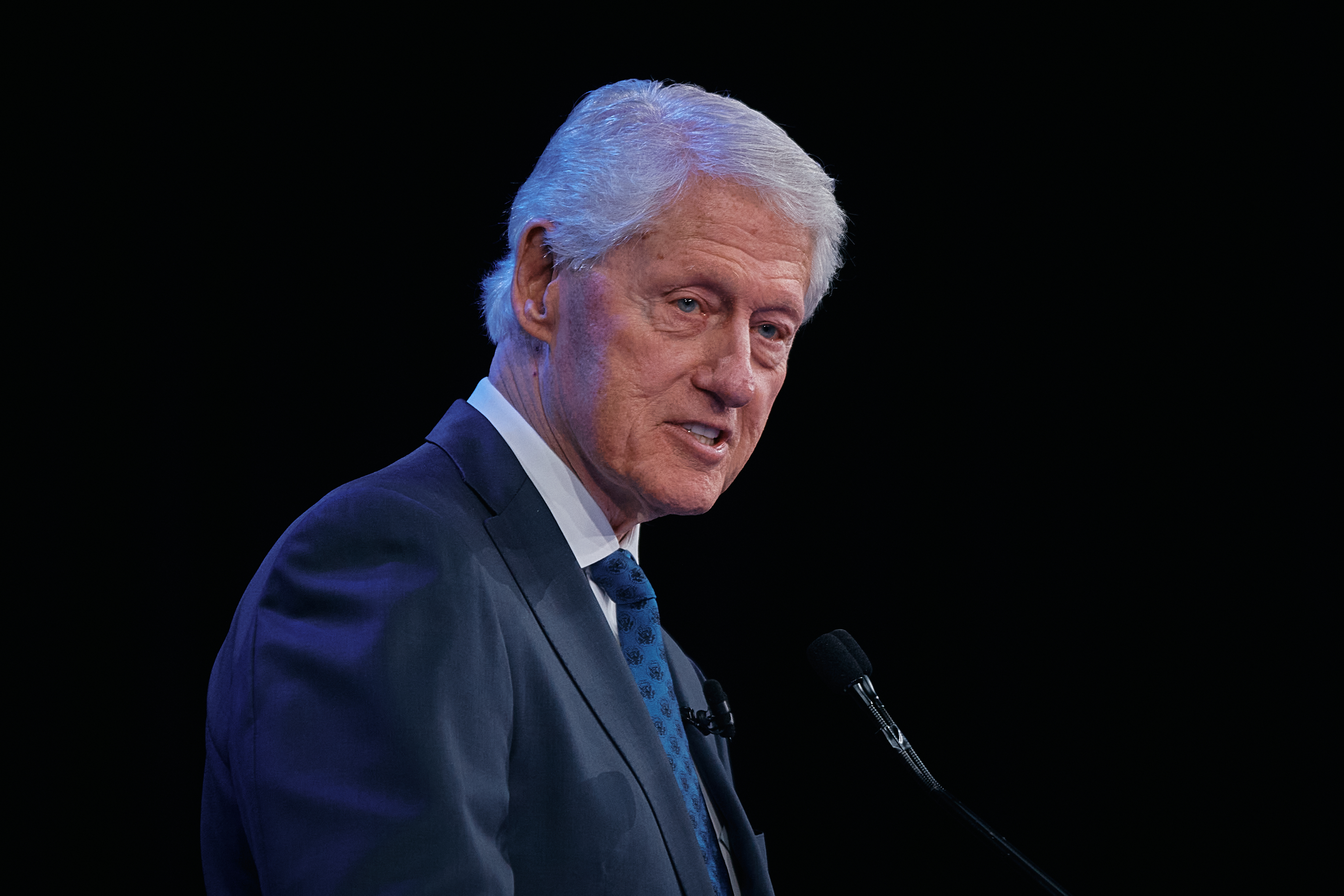 Bill Clinton se niega a declarar ante el Congreso por Epstein y ...