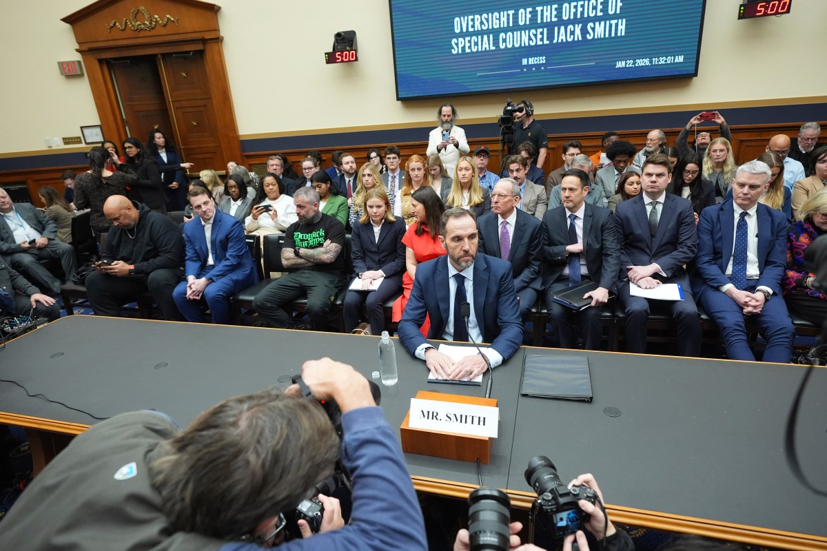 Exfiscal Jack Smith reafirma ante el Congreso su decisión de presentar ...