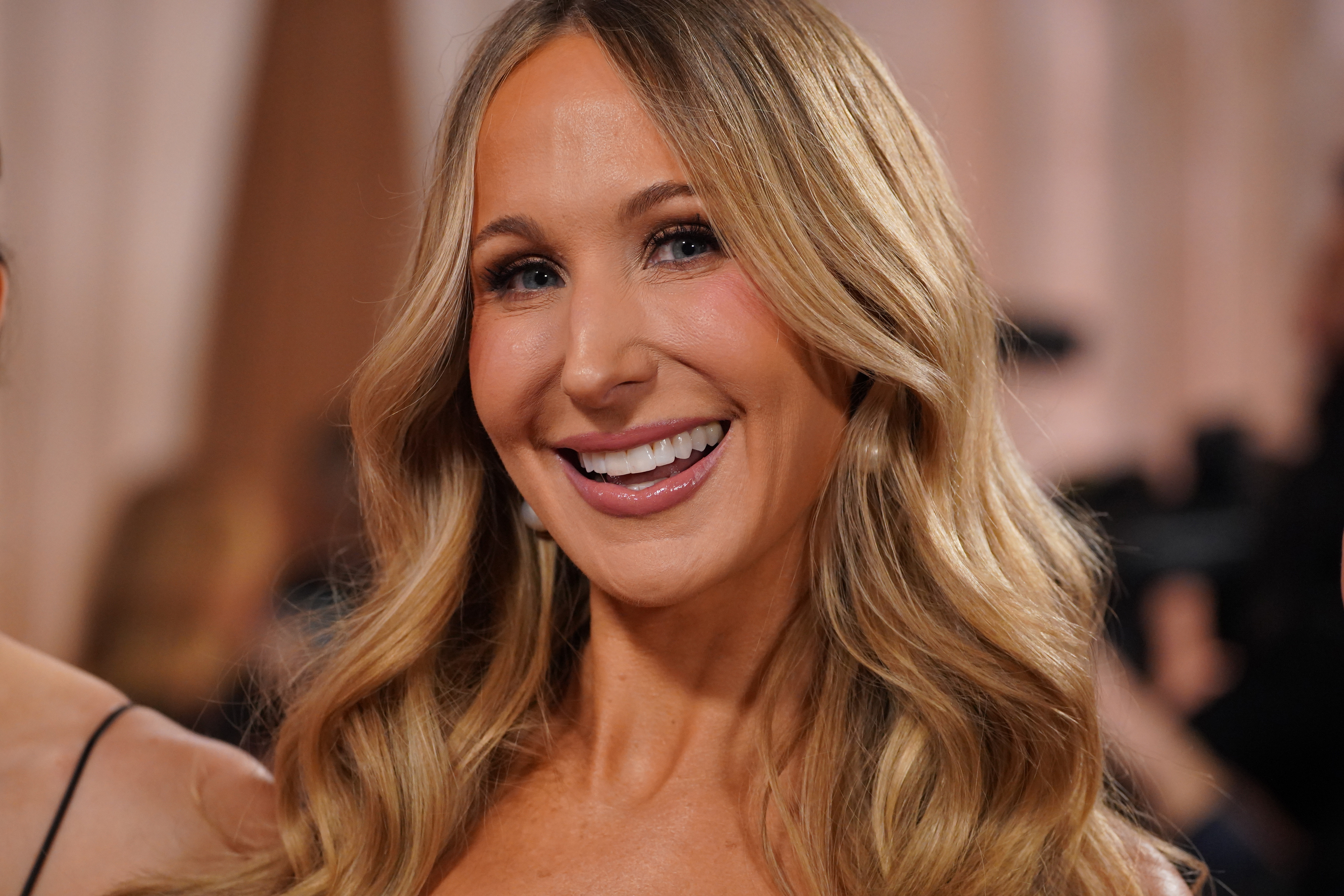 Nikki Glaser evitó hacer chistes sobre ICE y Donald Trump en los Golden ...