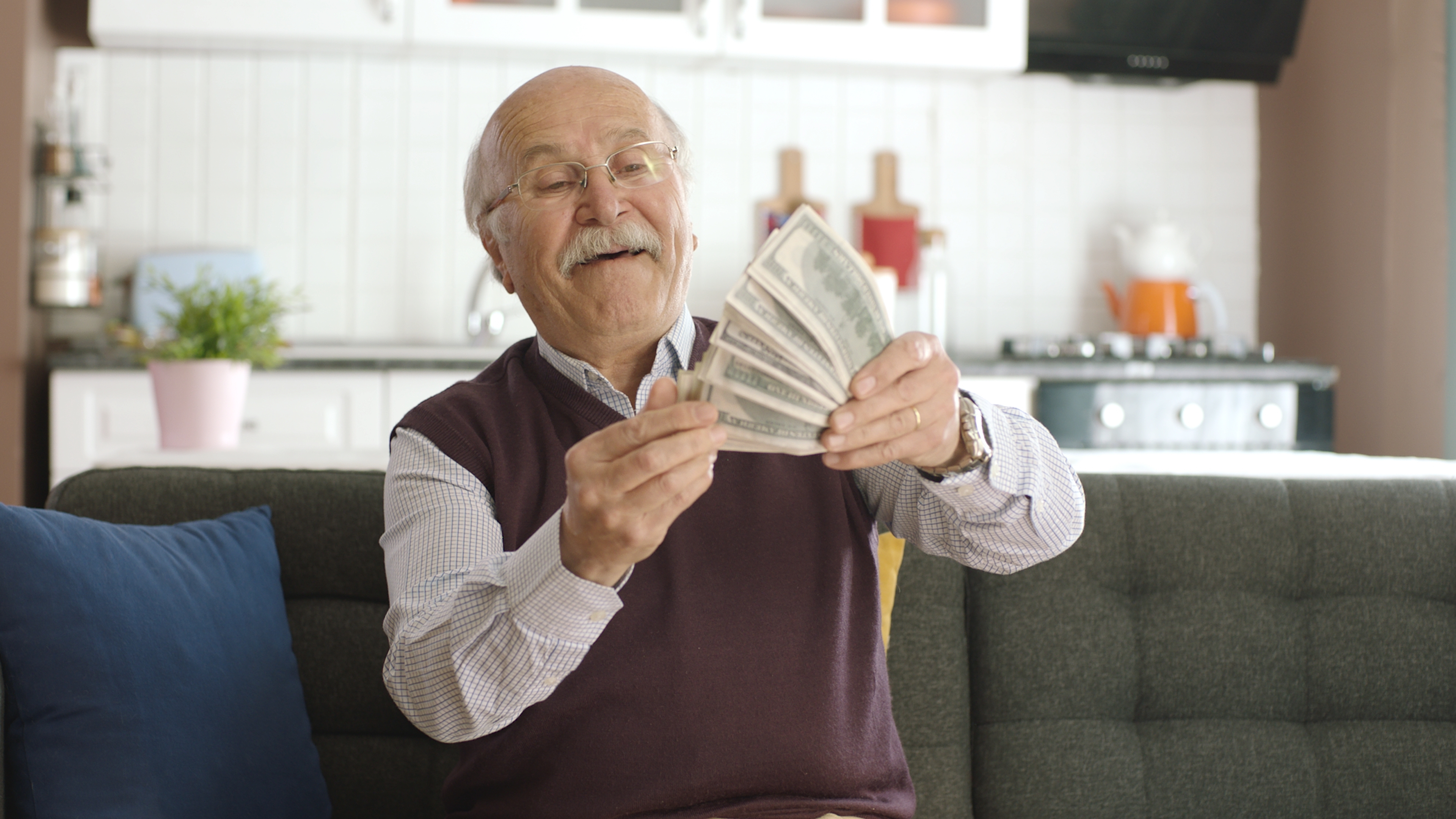 Abuelo gana $1 millón en la lotería de Carolina del Norte - El Diario NY