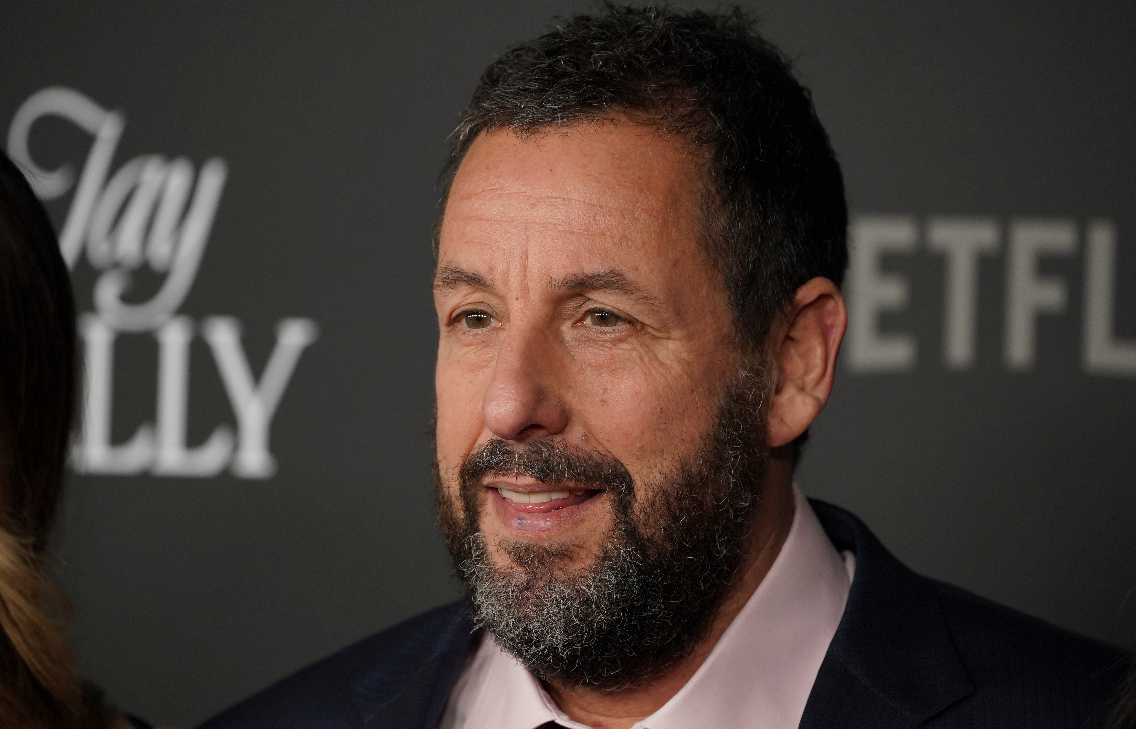 Adam Sandler promete hacer al menos 50 películas más antes de morir ...