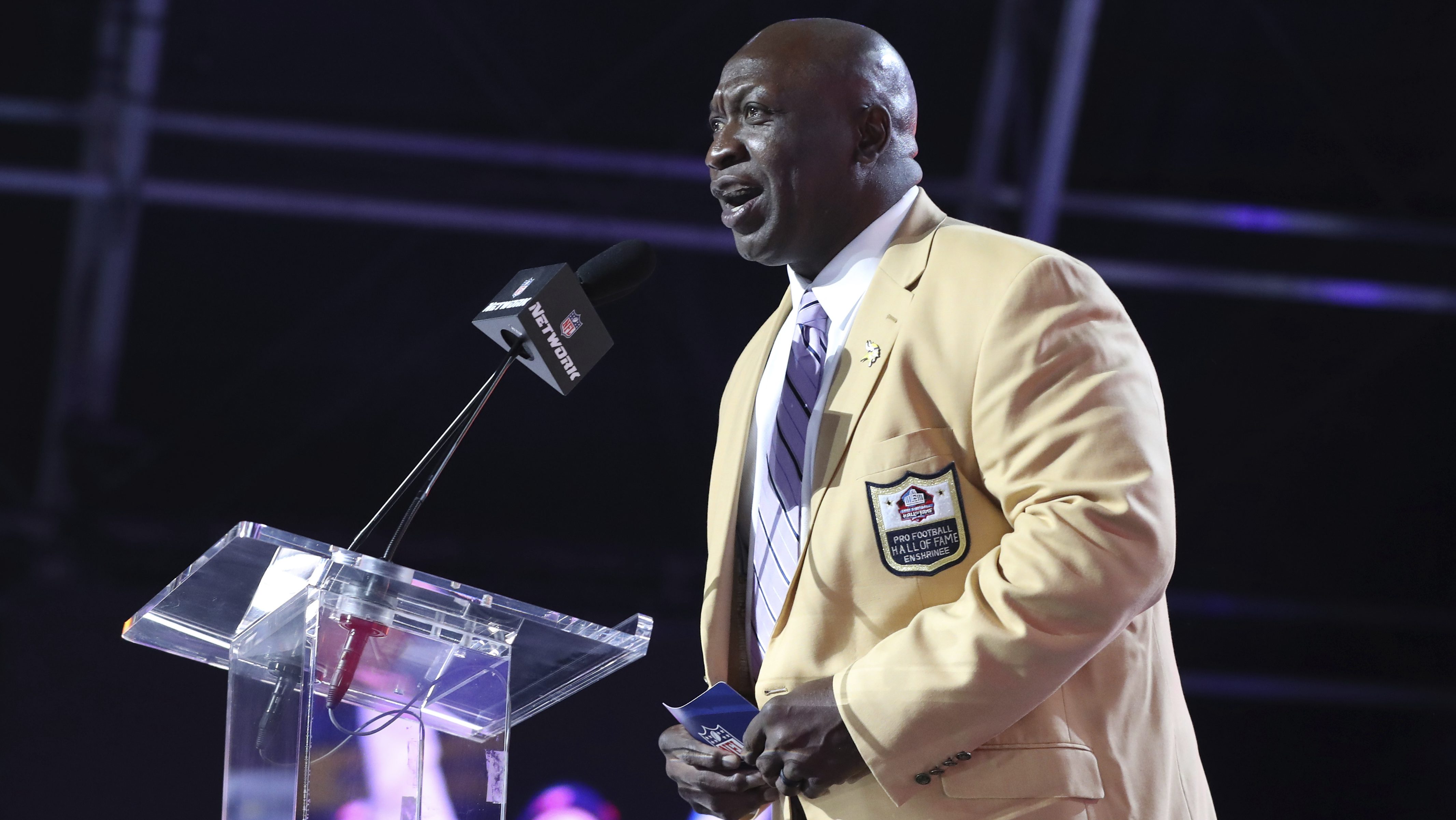 Leyenda de la NFL, John Randle, condena asesinato de Alex Pretti: “Es ...