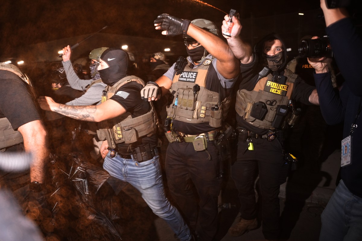 Tensión en Newark: protestas contra ICE dejan arrestos y ...