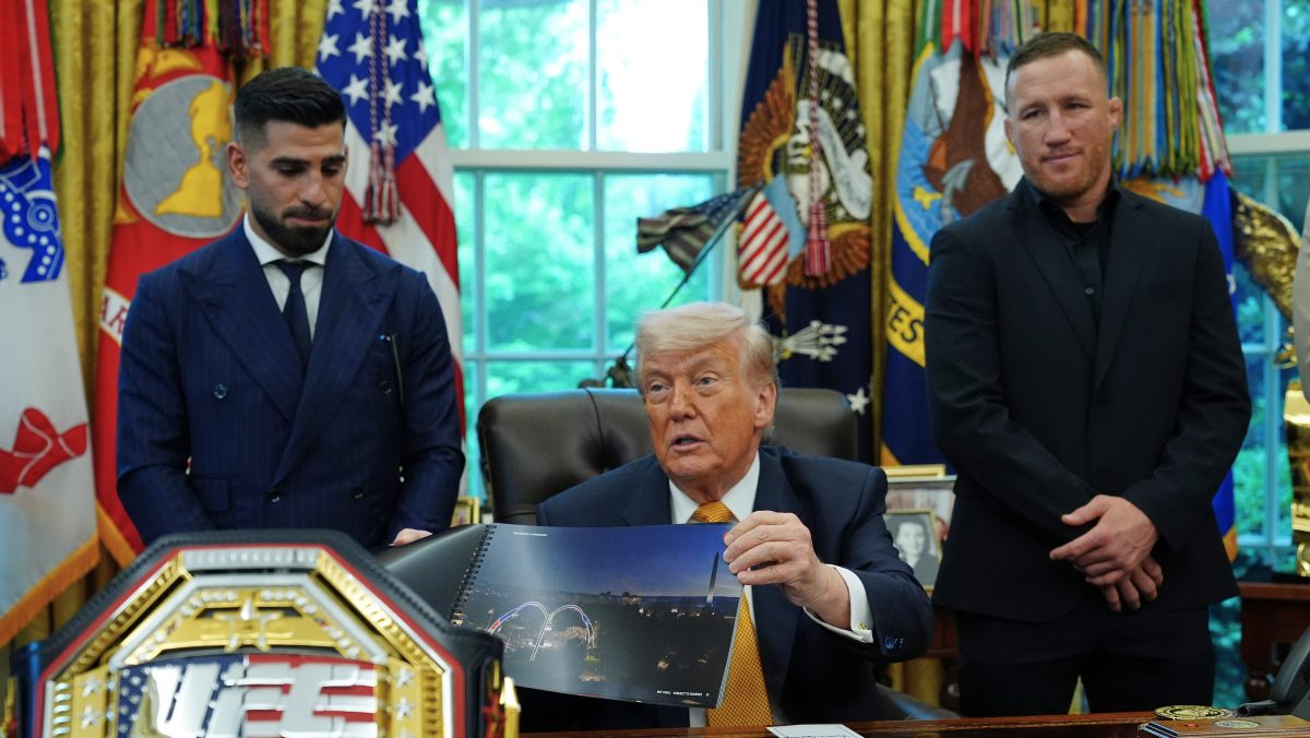 Campeón de UFC Ilia Topuria reveló regalo de Donald Trump tras visita a ...