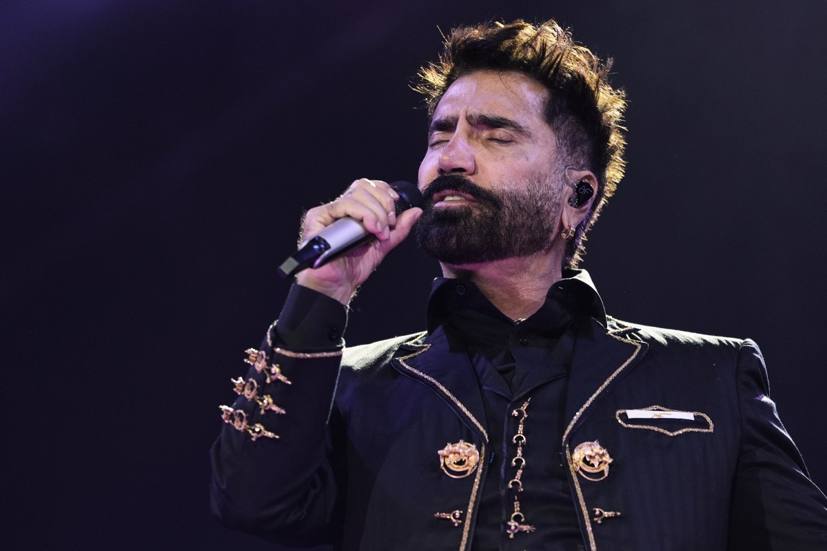 Alejandro Fernández expresó su emoción tras interpretar el Himno ...