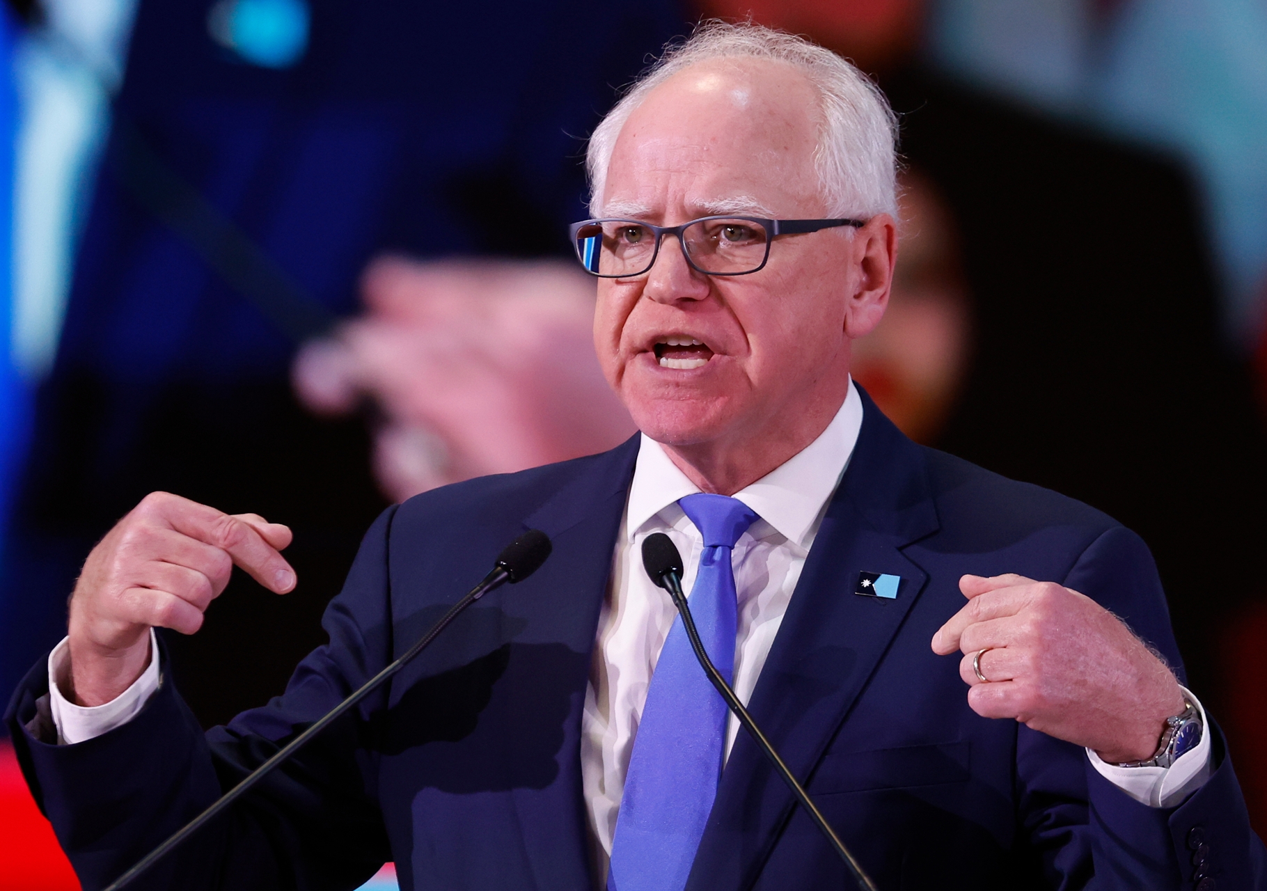 Juez bloquea citaciones contra Tim Walz en investigación sobre redadas ...