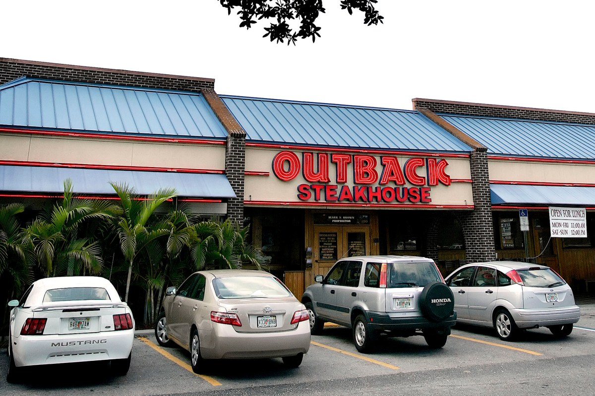 Demandan a Outback Steakhouse por $1.5 millones tras caída por puré de ...